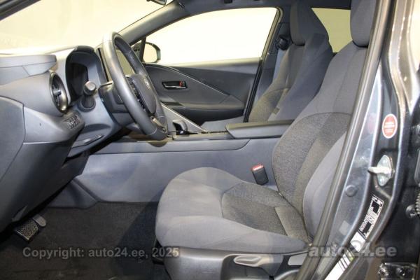 Grey Toyota C-HR 2024 in Tallinn, with an engine capacity of 1.80 L and mileage of 41 thousand km for 27990 €, photo 11 on AUTOMOTO.COM.LV