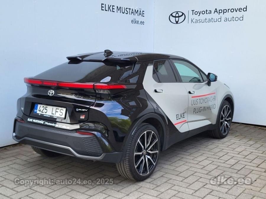 Pelēks Toyota C-HR 2024 Tallina, ar dzinēja tilpumu 1.99 L un nobraukumu 23 tūkst. km par 40995 €, foto 2 vietnē AUTOMOTO.COM.LV