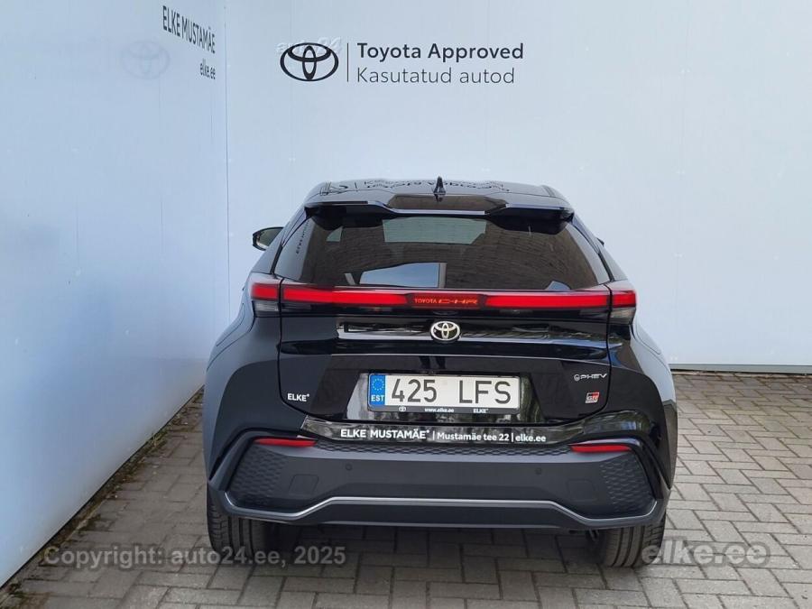 Pelēks Toyota C-HR 2024 Tallina, ar dzinēja tilpumu 1.99 L un nobraukumu 23 tūkst. km par 40995 €, foto 4 vietnē AUTOMOTO.COM.LV