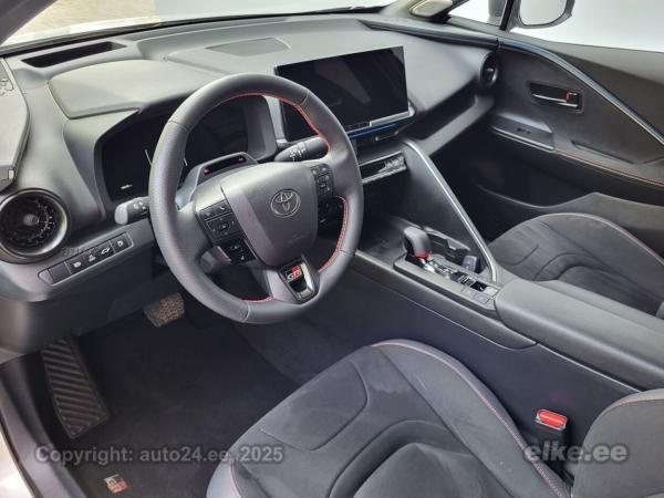 Grey Toyota C-HR 2024 in Tallinn, with an engine capacity of 1.99 L and mileage of 23 thousand km for 40995 €, photo 11 on AUTOMOTO.COM.LV