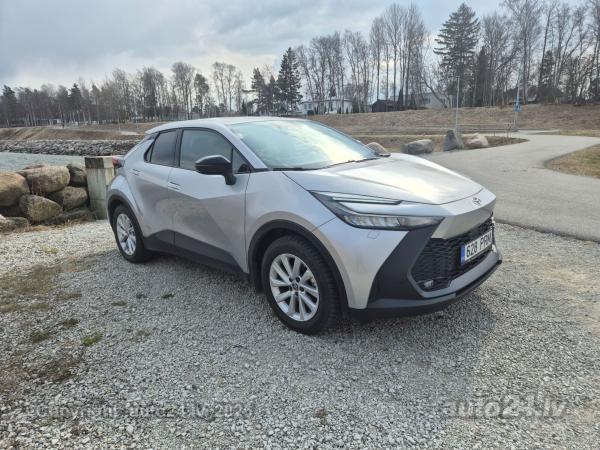 Grey Toyota C-HR 2024 in Tallinn, with an engine capacity of 1.80 L and mileage of 16 thousand km for 30500 €, photo 2 on AUTOMOTO.COM.LV