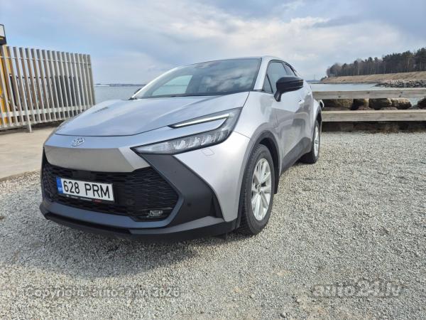 Grey Toyota C-HR 2024 in Tallinn, with an engine capacity of 1.80 L and mileage of 16 thousand km for 30500 €, photo 4 on AUTOMOTO.COM.LV