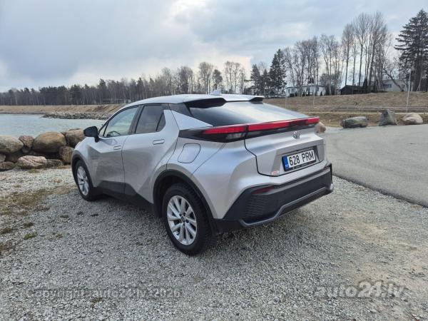 Grey Toyota C-HR 2024 in Tallinn, with an engine capacity of 1.80 L and mileage of 16 thousand km for 30500 €, photo 6 on AUTOMOTO.COM.LV