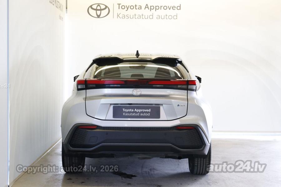 Pelēks Toyota C-HR 2024 Tallina, ar dzinēja tilpumu 1.99 L un nobraukumu 22 tūkst. km par 34500 €, foto 5 vietnē AUTOMOTO.COM.LV