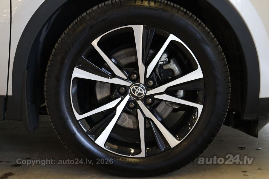 Pelēks Toyota C-HR 2024 Tallina, ar dzinēja tilpumu 1.99 L un nobraukumu 22 tūkst. km par 34500 €, foto 16 vietnē AUTOMOTO.COM.LV