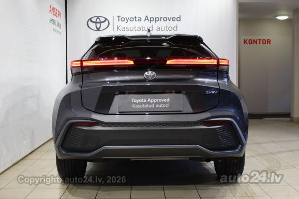 Grey Toyota C-HR 2024 in Tallinn, with an engine capacity of 1.80 L and mileage of 35 thousand km for 27990 €, photo 4 on AUTOMOTO.COM.LV
