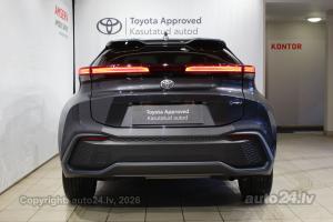 Серый Тойота C-HR 2024 в Таллин, объемом двигателя 1.80 л и пробегом 35 тыс. км за 27990 €, фото 5 на AUTOMOTO.COM.LV