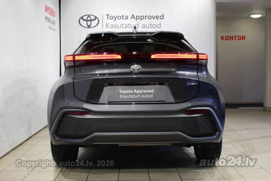 Серый Тойота C-HR 2024 в Таллин, объемом двигателя 1.80 л и пробегом 35 тыс. км за 27990 €, фото 5 на AUTOMOTO.COM.LV