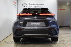 Серый Тойота C-HR 2024 в Таллин, объемом двигателя 1.80 л и пробегом 41 тыс. км за 26990 €, фото 5 на AUTOMOTO.COM.LV