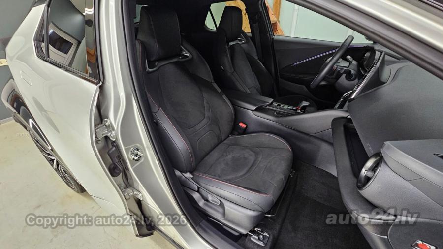 Pelēks Toyota C-HR 2024 Tallina, ar dzinēja tilpumu 2.00 L un nobraukumu 56 tūkst. km par 36995 €, foto 10 vietnē AUTOMOTO.COM.LV
