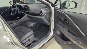 Pelēks Toyota C-HR 2024 Tallina, ar dzinēja tilpumu 2.00 L un nobraukumu 56 tūkst. km par 36995 €, foto 12 vietnē AUTOMOTO.COM.LV