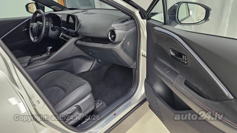 Pelēks Toyota C-HR 2024 Tallina, ar dzinēja tilpumu 2.00 L un nobraukumu 56 tūkst. km par 36995 €, foto 12 vietnē AUTOMOTO.COM.LV
