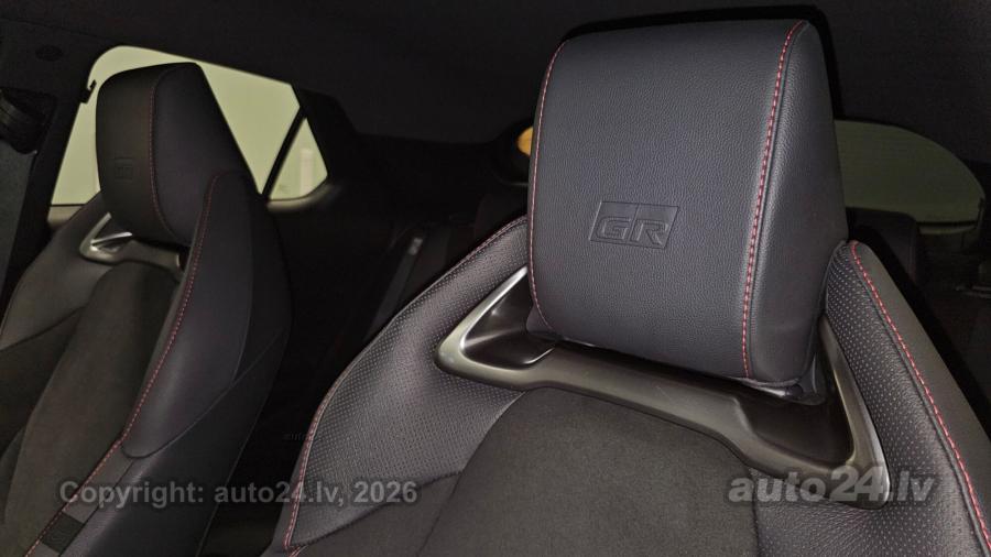 Pelēks Toyota C-HR 2024 Tallina, ar dzinēja tilpumu 2.00 L un nobraukumu 56 tūkst. km par 36995 €, foto 29 vietnē AUTOMOTO.COM.LV