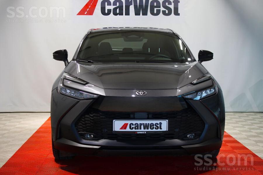 Grey Toyota C-HR 2024 in Riga, with an engine capacity of 1.80 L and mileage of 26 thousand km for 26500 €, photo 3 on AUTOMOTO.COM.LV