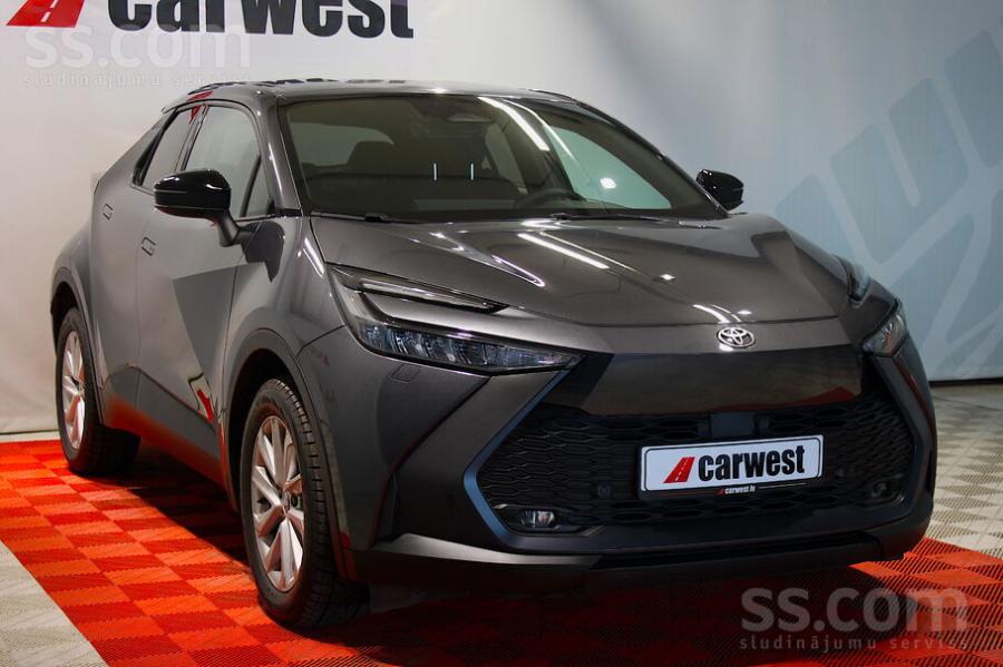 Grey Toyota C-HR 2024 in Riga, with an engine capacity of 1.80 L and mileage of 26 thousand km for 26500 €, photo 4 on AUTOMOTO.COM.LV