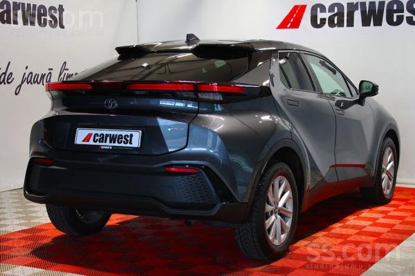 Pelēks Toyota C-HR 2024 Rīga, ar dzinēja tilpumu 1.80 L un nobraukumu 26 tūkst. km par 26500 €, foto 4 vietnē AUTOMOTO.COM.LV