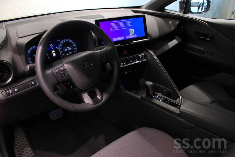 Grey Toyota C-HR 2024 in Riga, with an engine capacity of 1.80 L and mileage of 26 thousand km for 26500 €, photo 12 on AUTOMOTO.COM.LV