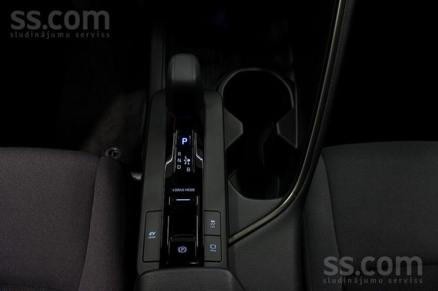Grey Toyota C-HR 2024 in Riga, with an engine capacity of 1.80 L and mileage of 26 thousand km for 26500 €, photo 24 on AUTOMOTO.COM.LV