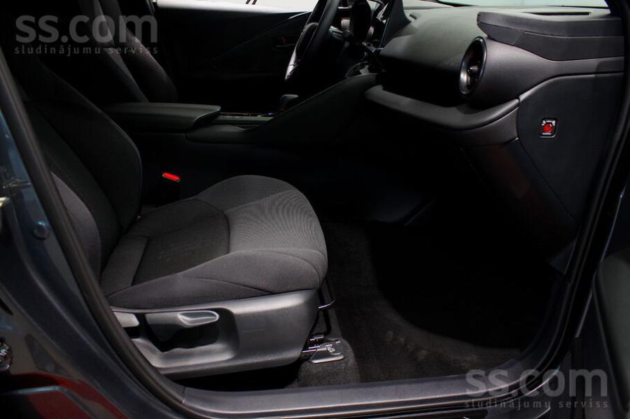 Grey Toyota C-HR 2024 in Riga, with an engine capacity of 1.80 L and mileage of 26 thousand km for 26500 €, photo 26 on AUTOMOTO.COM.LV