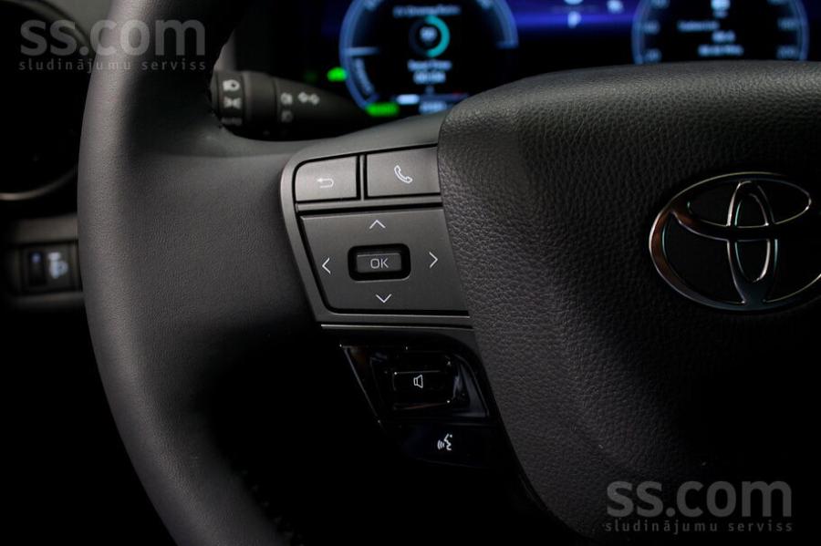 Grey Toyota C-HR 2024 in Riga, with an engine capacity of 1.80 L and mileage of 26 thousand km for 26500 €, photo 30 on AUTOMOTO.COM.LV