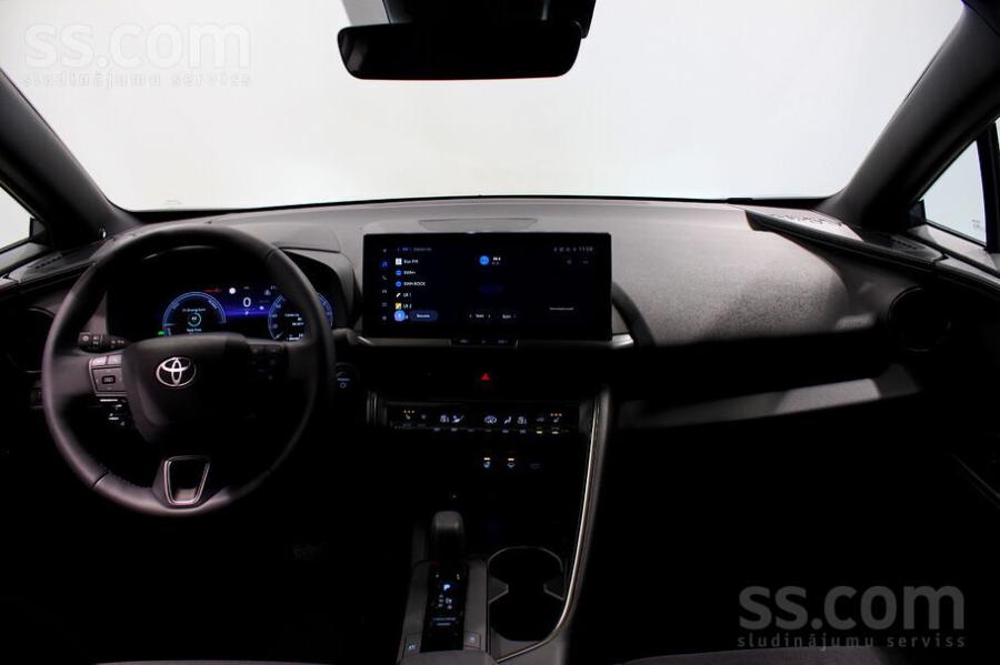 Grey Toyota C-HR 2024 in Riga, with an engine capacity of 1.80 L and mileage of 26 thousand km for 26500 €, photo 31 on AUTOMOTO.COM.LV