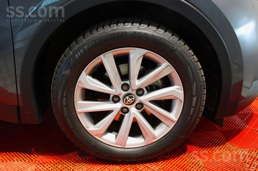 Grey Toyota C-HR 2024 in Riga, with an engine capacity of 1.80 L and mileage of 26 thousand km for 26500 €, photo 35 on AUTOMOTO.COM.LV