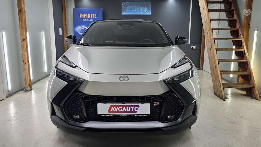 Серый Тойота C-HR 2024 в Таллин, объемом двигателя 1.99 л и пробегом 56 тыс. км за 36995 €, фото 1 на AUTOMOTO.COM.LV