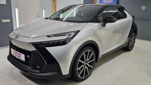 Серый Тойота C-HR 2024 в Таллин, объемом двигателя 1.99 л и пробегом 56 тыс. км за 36995 €, фото 3 на AUTOMOTO.COM.LV