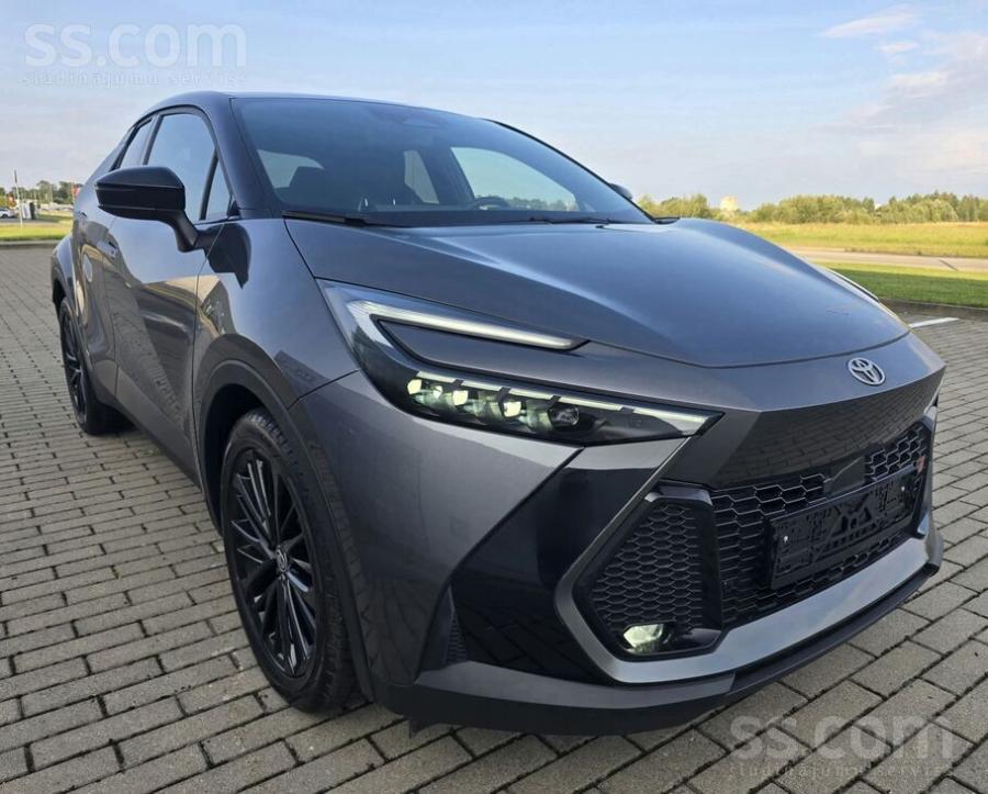 Серый Тойота C-HR 2024 в Елгава, объемом двигателя 2.00 л и пробегом 9 тыс. км за 31900 €, фото 3 на AUTOMOTO.COM.LV
