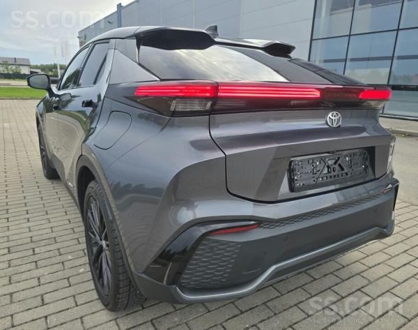 Серый Тойота C-HR 2024 в Елгава, объемом двигателя 2.00 л и пробегом 9 тыс. км за 31900 €, фото 4 на AUTOMOTO.COM.LV