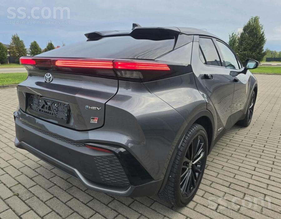 Серый Тойота C-HR 2024 в Елгава, объемом двигателя 2.00 л и пробегом 9 тыс. км за 31900 €, фото 5 на AUTOMOTO.COM.LV