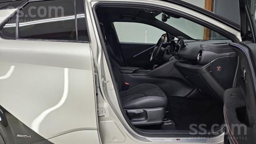 Grey Toyota C-HR 2024 in Tallinn, with an engine capacity of 2.00 L and mileage of 56 thousand km for 34995 €, photo 11 on AUTOMOTO.COM.LV