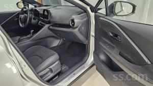 Grey Toyota C-HR 2024 in Tallinn, with an engine capacity of 2.00 L and mileage of 56 thousand km for 34995 €, photo 12 on AUTOMOTO.COM.LV