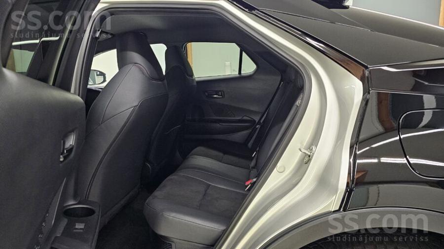 Grey Toyota C-HR 2024 in Tallinn, with an engine capacity of 2.00 L and mileage of 56 thousand km for 34995 €, photo 13 on AUTOMOTO.COM.LV