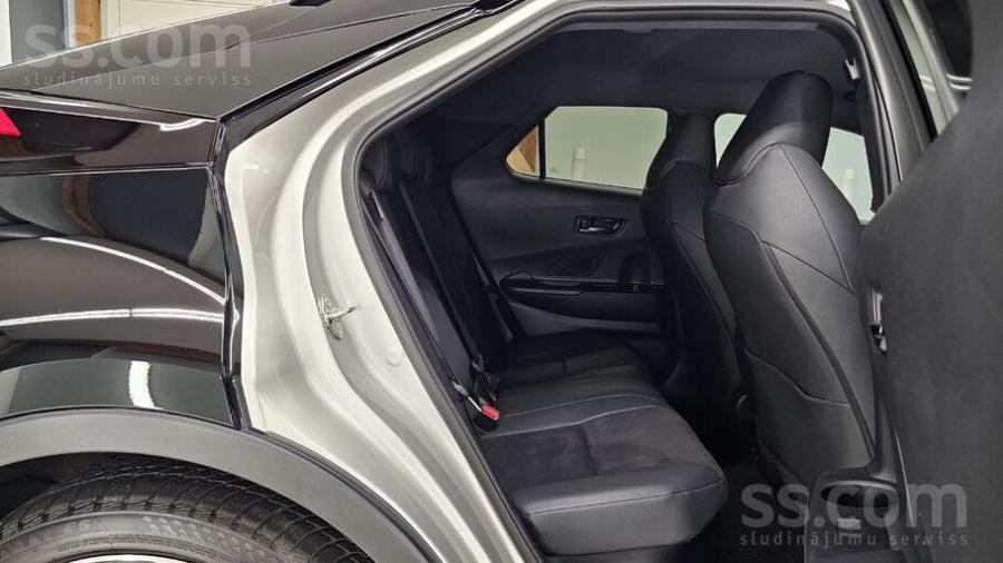 Grey Toyota C-HR 2024 in Tallinn, with an engine capacity of 2.00 L and mileage of 56 thousand km for 34995 €, photo 14 on AUTOMOTO.COM.LV