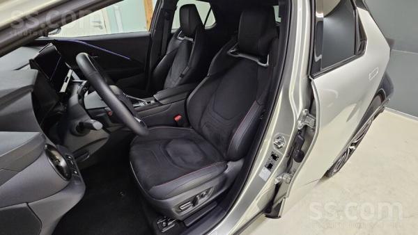 Grey Toyota C-HR 2024 in Tallinn, with an engine capacity of 2.00 L and mileage of 56 thousand km for 34995 €, photo 9 on AUTOMOTO.COM.LV
