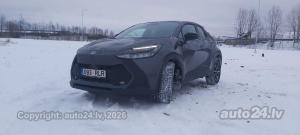 Серый Тойота C-HR 2025 в Нарва, объемом двигателя 1.80 л и пробегом 3 тыс. км за 28999 €, фото 2 на AUTOMOTO.COM.LV