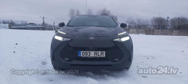 Серый Тойота C-HR 2025 в Нарва, объемом двигателя 1.80 л и пробегом 3 тыс. км за 28999 €, фото 3 на AUTOMOTO.COM.LV