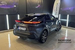 Серый Тойота C-HR 2025 в Авиженяй, объемом двигателя 1.80 л и пробегом 28 тыс. км за 27950 €, фото 2 на AUTOMOTO.COM.LV