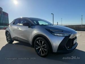 Pelēks Toyota C-HR 2025 Tallina, ar dzinēja tilpumu 1.80 L un nobraukumu 16 tūkst. km par 30500 €, foto 4 vietnē AUTOMOTO.COM.LV