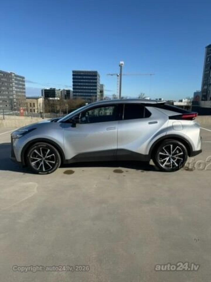 Pelēks Toyota C-HR 2025 Tallina, ar dzinēja tilpumu 1.80 L un nobraukumu 16 tūkst. km par 30500 €, foto 13 vietnē AUTOMOTO.COM.LV