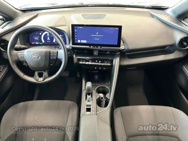 Pelēks Toyota C-HR 2025 Pērnava, ar dzinēja tilpumu 1.80 L un nobraukumu 25 tūkst. km par 28990 €, foto 8 vietnē AUTOMOTO.COM.LV