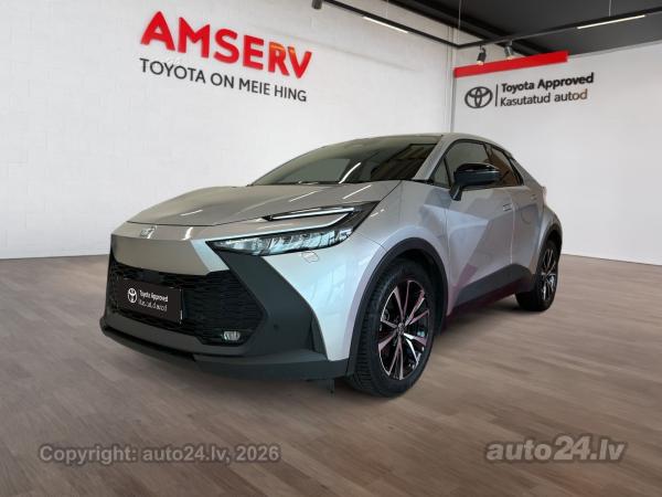 Pelēks Toyota C-HR 2025 Pērnava, ar dzinēja tilpumu 1.80 L un nobraukumu 26 tūkst. km par 28990 €, foto 1 vietnē AUTOMOTO.COM.LV