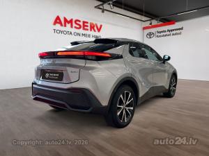 Серый Тойота C-HR 2025 в Пярну, объемом двигателя 1.80 л и пробегом 26 тыс. км за 28990 €, фото 3 на AUTOMOTO.COM.LV