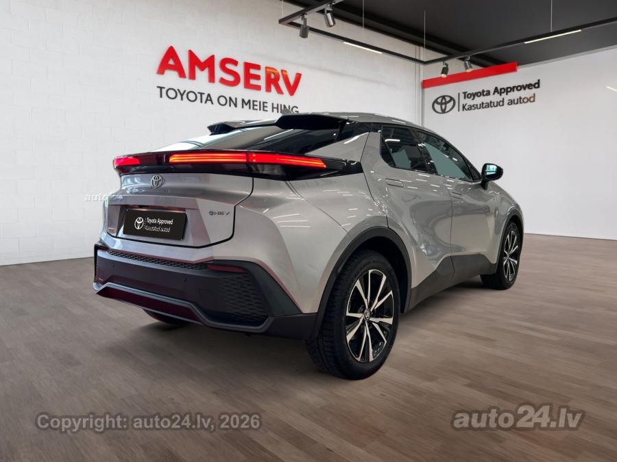 Серый Тойота C-HR 2025 в Пярну, объемом двигателя 1.80 л и пробегом 26 тыс. км за 28990 €, фото 3 на AUTOMOTO.COM.LV