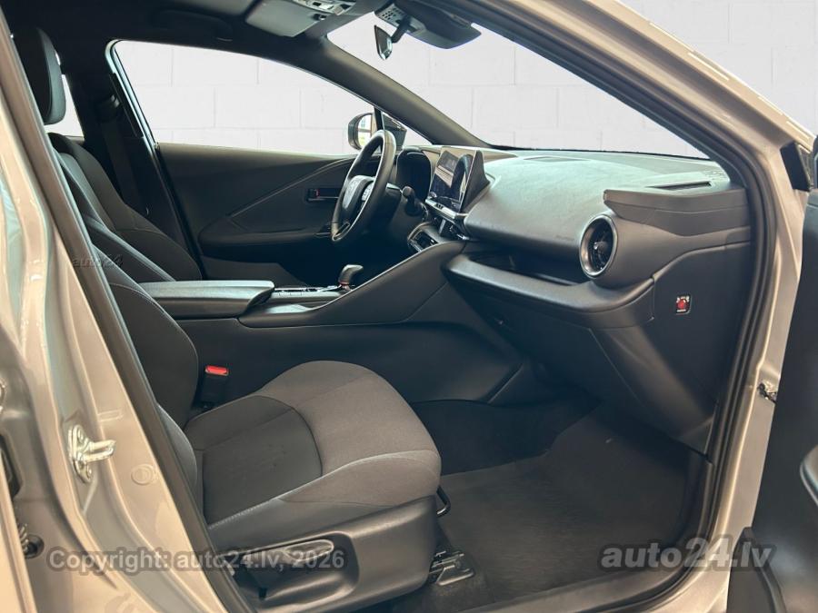 Серый Тойота C-HR 2025 в Пярну, объемом двигателя 1.80 л и пробегом 26 тыс. км за 28990 €, фото 7 на AUTOMOTO.COM.LV