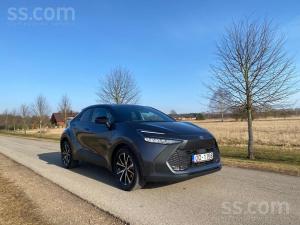 Pelēks Toyota C-HR 2025 Rīga, ar dzinēja tilpumu 1.80 L un nobraukumu 19 tūkst. km par 28400 €, foto 3 vietnē AUTOMOTO.COM.LV