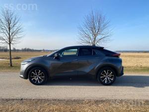 Pelēks Toyota C-HR 2025 Rīga, ar dzinēja tilpumu 1.80 L un nobraukumu 19 tūkst. km par 28400 €, foto 6 vietnē AUTOMOTO.COM.LV