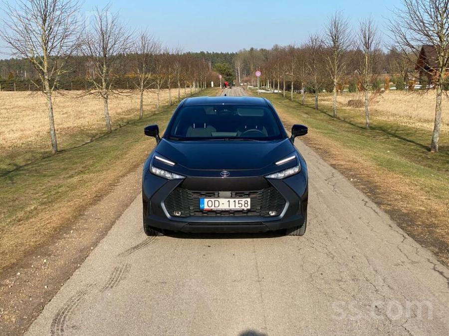 Pelēks Toyota C-HR 2025 Rīga, ar dzinēja tilpumu 1.80 L un nobraukumu 19 tūkst. km par 28400 €, foto 8 vietnē AUTOMOTO.COM.LV