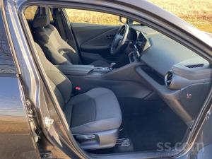 Pelēks Toyota C-HR 2025 Rīga, ar dzinēja tilpumu 1.80 L un nobraukumu 19 tūkst. km par 28400 €, foto 10 vietnē AUTOMOTO.COM.LV